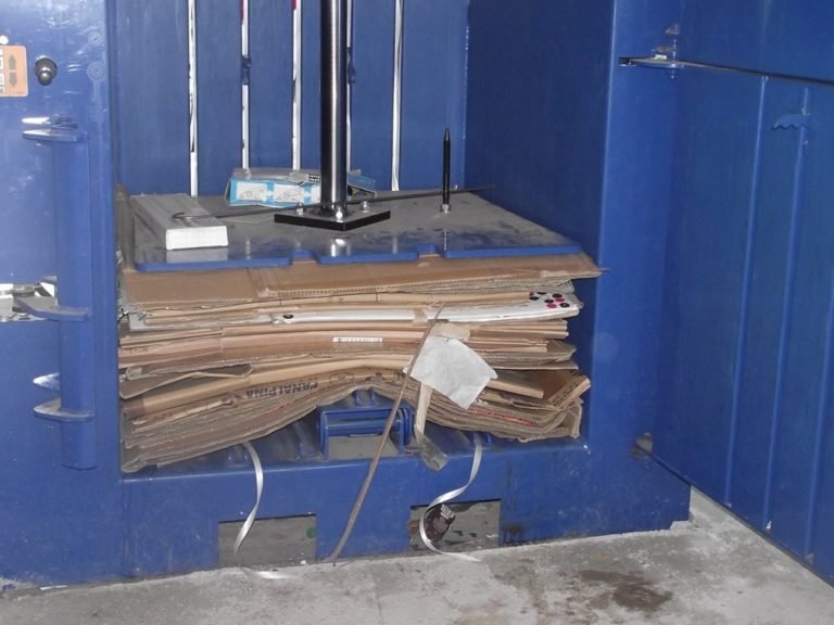 Proyectos - Reparación compactadora de cartón SR Industrial